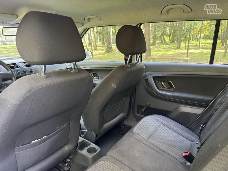Pelēks Skoda Fabia 2011 Panevēža, ar dzinēja tilpumu 1.60 L un nobraukumu 292 tūkst. km par 1050 €, foto 13 vietnē AUTOMOTO.COM.LV
