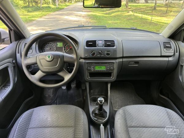 Pelēks Skoda Fabia 2011 Panevēža, ar dzinēja tilpumu 1.60 L un nobraukumu 292 tūkst. km par 1050 €, foto 11 vietnē AUTOMOTO.COM.LV