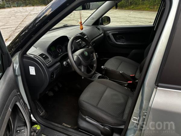 Skoda Fabia 2011 in Ventspils on AUTOMOTO.COM.LV Grey Skoda Fabia 2011 in Ventspils, with an engine capacity of 1.20 L and mileage of 246 thousand km for 3200 €, photo 8 on AUTOMOTO.COM.LV