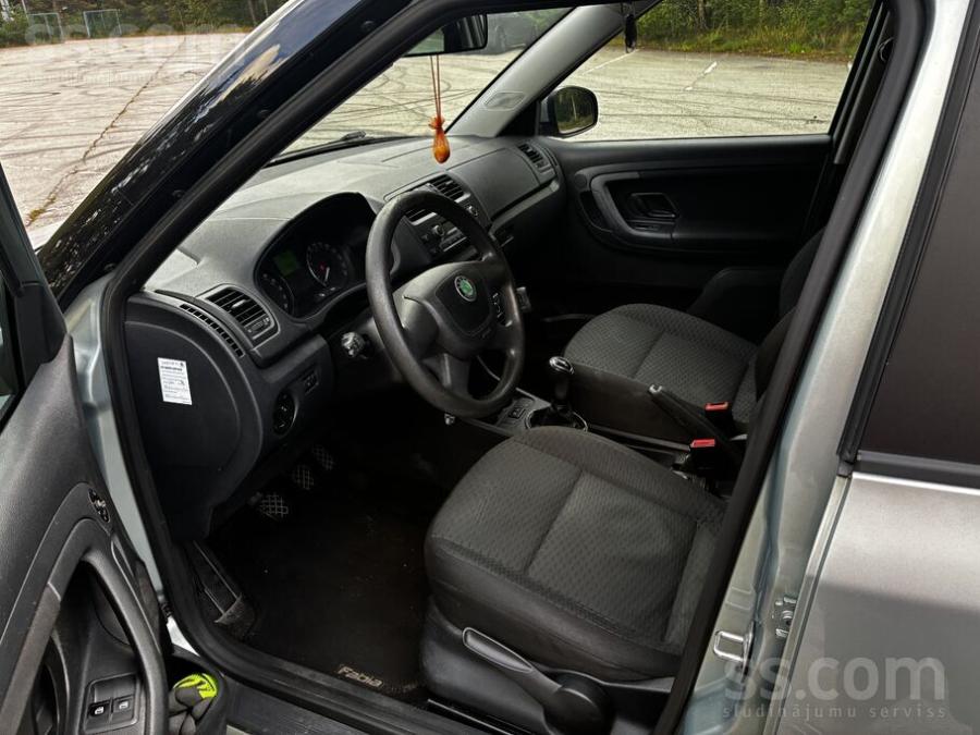 Grey Skoda Fabia 2011 in Ventspils, with an engine capacity of 1.20 L and mileage of 246 thousand km for 3200 €, photo 8 on AUTOMOTO.COM.LV