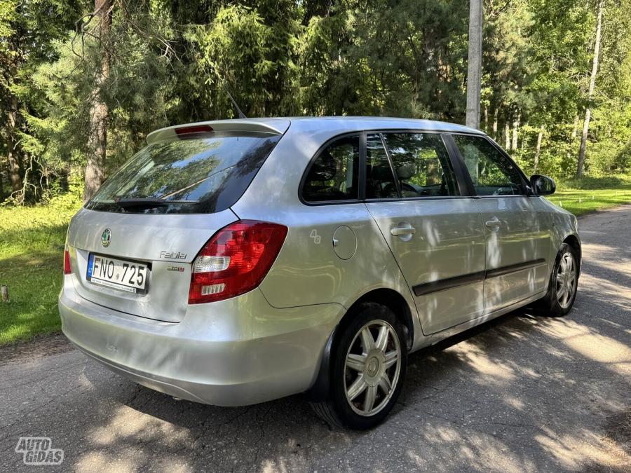 Pelēks Skoda Fabia 2011 Panevēža, ar dzinēja tilpumu 1.60 L un nobraukumu 291 tūkst. km par 1050 €, foto 7 vietnē AUTOMOTO.COM.LV