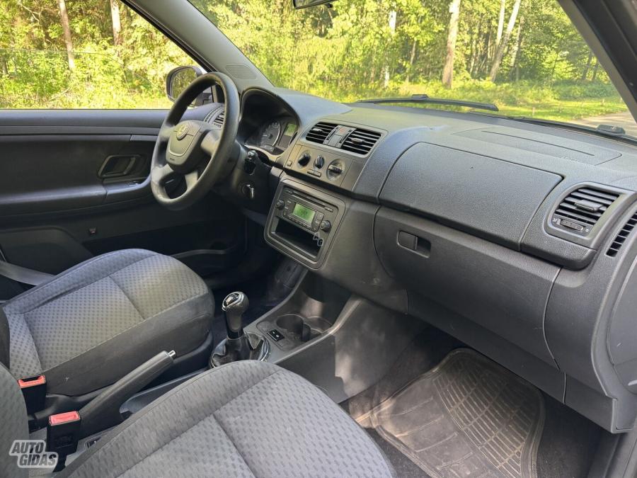 Pelēks Skoda Fabia 2011 Panevēža, ar dzinēja tilpumu 1.60 L un nobraukumu 291 tūkst. km par 1050 €, foto 12 vietnē AUTOMOTO.COM.LV