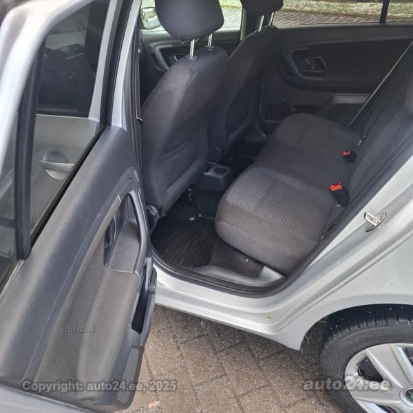 Pelēks Skoda Fabia 2012 Tallina, ar dzinēja tilpumu 1.60 L un nobraukumu 290 tūkst. km par 3500 €, foto 11 vietnē AUTOMOTO.COM.LV