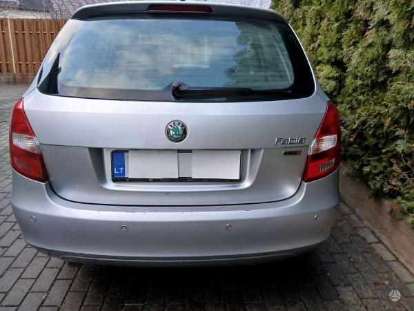 Pelēks Skoda Fabia 2012 Panevēža, ar dzinēja tilpumu 1.60 L un nobraukumu 190 tūkst. km par 2150 €, foto 3 vietnē AUTOMOTO.COM.LV
