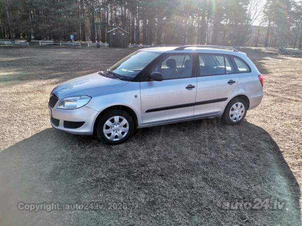 Pelēks Skoda Fabia 2012 Narva, ar dzinēja tilpumu 1.60 L un nobraukumu 267 tūkst. km par 3500 €, foto 1 vietnē AUTOMOTO.COM.LV
