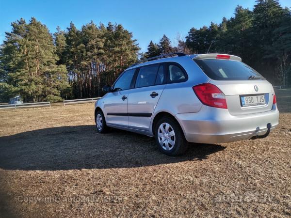 Pelēks Skoda Fabia 2012 Narva, ar dzinēja tilpumu 1.60 L un nobraukumu 267 tūkst. km par 3500 €, foto 2 vietnē AUTOMOTO.COM.LV