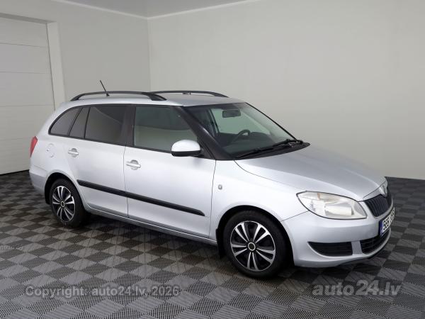 Grey Skoda Fabia 2012 in Tallinn, with an engine capacity of 1.60 L and mileage of 329 thousand km for 1799 €, photo 1 on AUTOMOTO.COM.LV