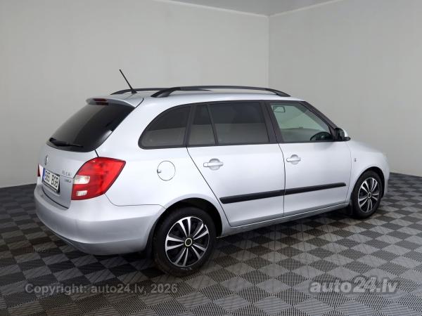 Grey Skoda Fabia 2012 in Tallinn, with an engine capacity of 1.60 L and mileage of 329 thousand km for 1799 €, photo 3 on AUTOMOTO.COM.LV