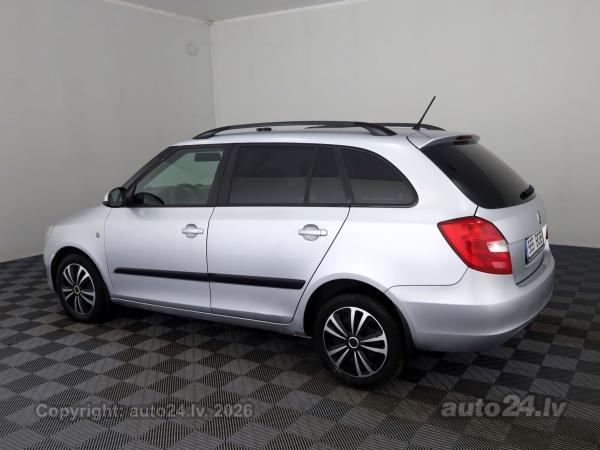 Grey Skoda Fabia 2012 in Tallinn, with an engine capacity of 1.60 L and mileage of 329 thousand km for 1799 €, photo 4 on AUTOMOTO.COM.LV