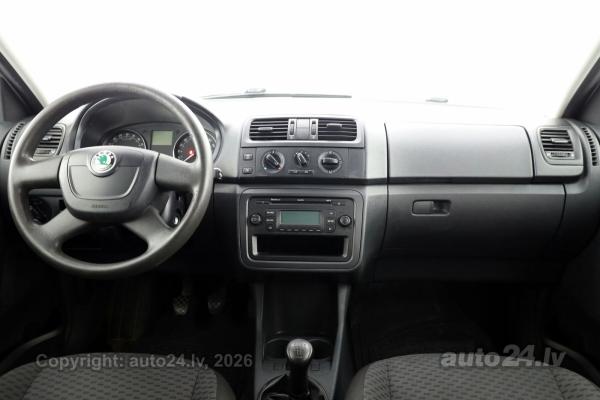 Grey Skoda Fabia 2012 in Tallinn, with an engine capacity of 1.60 L and mileage of 329 thousand km for 1799 €, photo 5 on AUTOMOTO.COM.LV