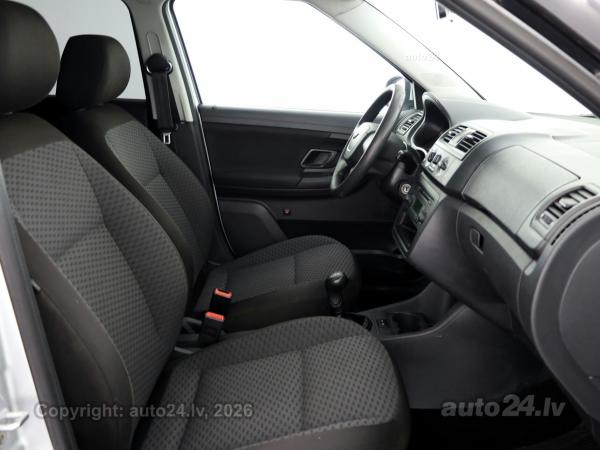 Grey Skoda Fabia 2012 in Tallinn, with an engine capacity of 1.60 L and mileage of 329 thousand km for 1799 €, photo 6 on AUTOMOTO.COM.LV