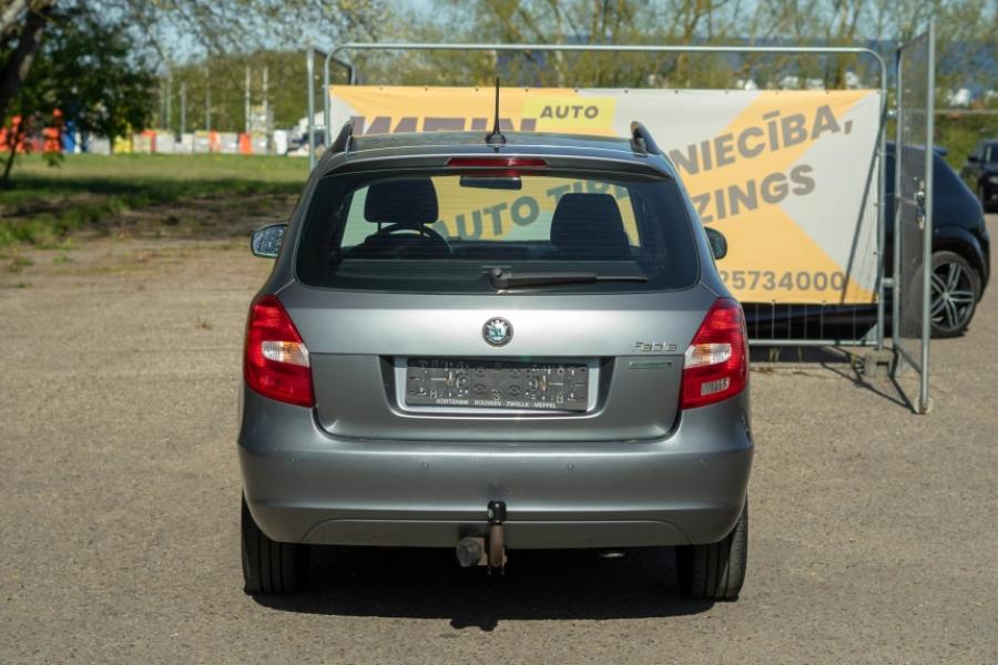 Grey Skoda Fabia 2012 in Riga, with an engine capacity of 1.20 L and mileage of 295 thousand km for 3950 €, photo 5 on AUTOMOTO.COM.LV