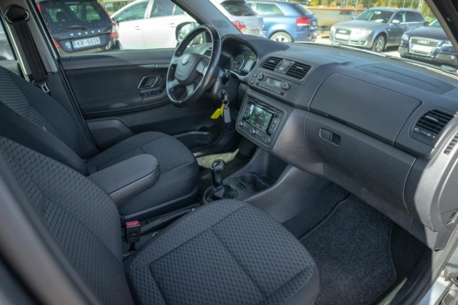 Grey Skoda Fabia 2012 in Riga, with an engine capacity of 1.20 L and mileage of 295 thousand km for 3950 €, photo 15 on AUTOMOTO.COM.LV