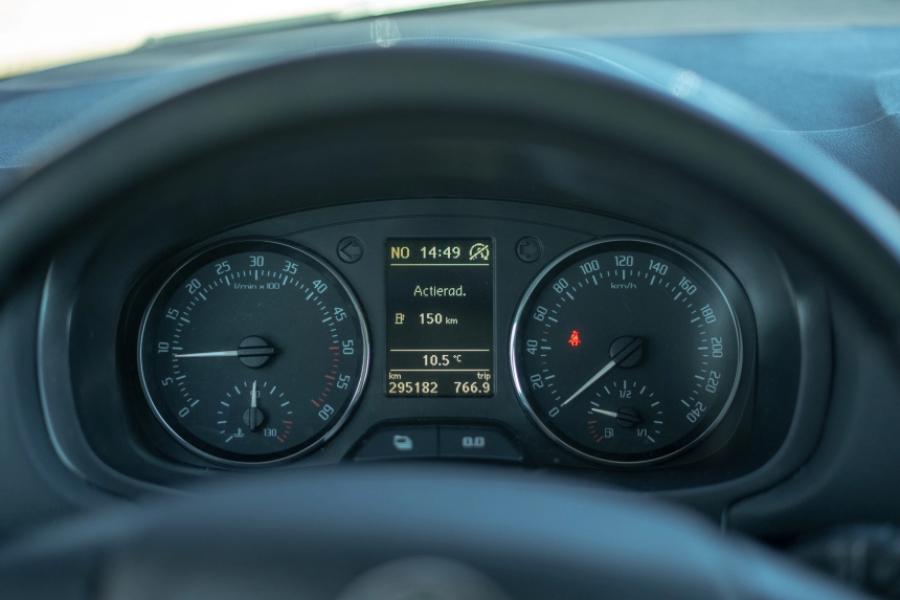 Grey Skoda Fabia 2012 in Riga, with an engine capacity of 1.20 L and mileage of 295 thousand km for 3950 €, photo 16 on AUTOMOTO.COM.LV