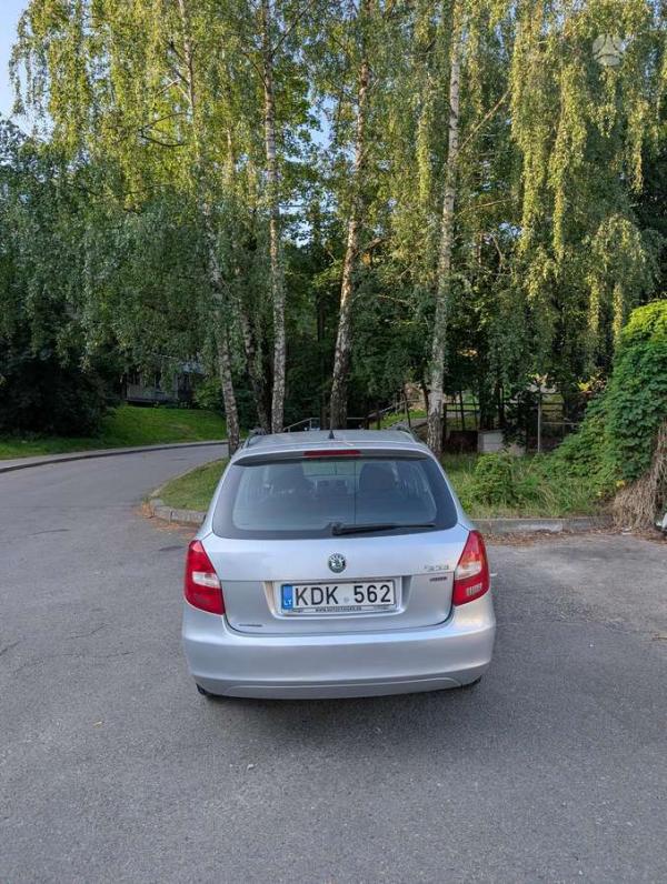 Grey Skoda Fabia 2012 in Vilnius, with an engine capacity of 1.20 L and mileage of 148 thousand km for 2900 €, photo 3 on AUTOMOTO.COM.LV