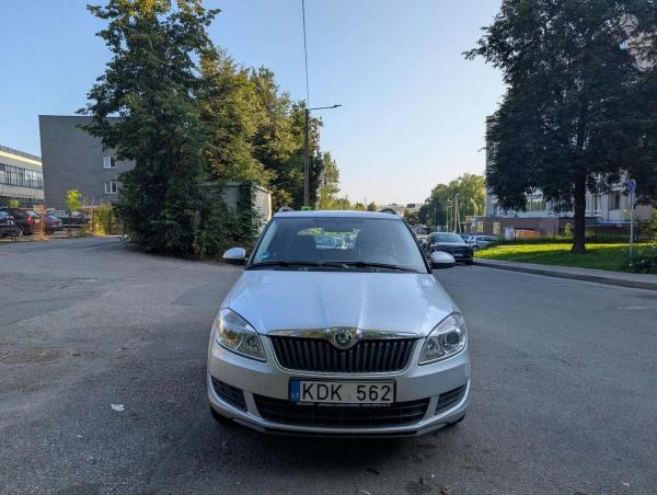 Grey Skoda Fabia 2012 in Vilnius, with an engine capacity of 1.20 L and mileage of 148 thousand km for 2900 €, photo 5 on AUTOMOTO.COM.LV