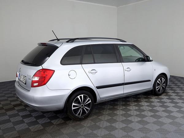 Skoda Fabia 2012 Tallina vietnē Pelēks Skoda Fabia 2012 Tallina, ar dzinēja tilpumu 1.60 L un nobraukumu 329 tūkst. km par 1499 €, foto 4 vietnē AUTOMOTO.COM.LV