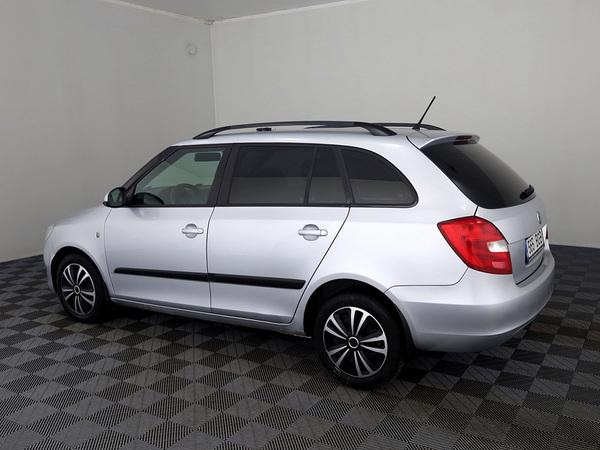 Skoda Fabia 2012 Tallina vietnē Pelēks Skoda Fabia 2012 Tallina, ar dzinēja tilpumu 1.60 L un nobraukumu 329 tūkst. km par 1499 €, foto 5 vietnē AUTOMOTO.COM.LV