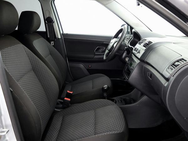 Skoda Fabia 2012 Tallina vietnē Pelēks Skoda Fabia 2012 Tallina, ar dzinēja tilpumu 1.60 L un nobraukumu 329 tūkst. km par 1499 €, foto 7 vietnē AUTOMOTO.COM.LV
