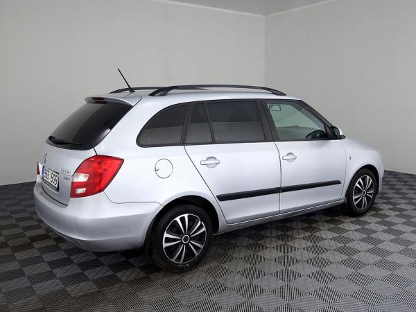 Skoda Fabia 2012 Tallina vietnē Pelēks Skoda Fabia 2012 Tallina, ar dzinēja tilpumu 1.60 L un nobraukumu 329 tūkst. km par 1499 €, foto 11 vietnē AUTOMOTO.COM.LV