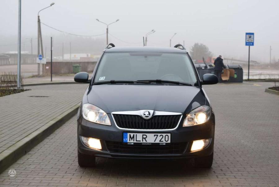 Pelēks Skoda Fabia 2014 Viļņa, ar dzinēja tilpumu 1.60 L un nobraukumu 220 tūkst. km par 2800 €, foto 2 vietnē AUTOMOTO.COM.LV