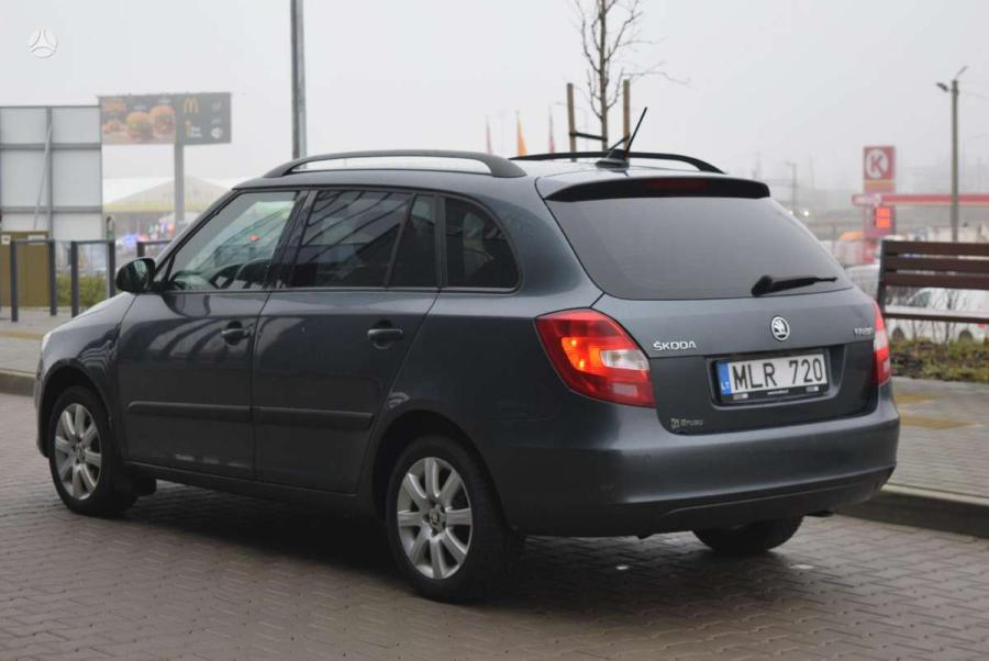 Pelēks Skoda Fabia 2014 Viļņa, ar dzinēja tilpumu 1.60 L un nobraukumu 220 tūkst. km par 2800 €, foto 6 vietnē AUTOMOTO.COM.LV