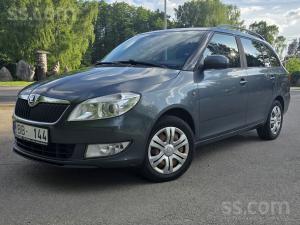 Pelēks Skoda Fabia 2014 Rīga, ar dzinēja tilpumu 1.60 L un nobraukumu 212 tūkst. km par 3000 €, foto  vietnē AUTOMOTO.COM.LV