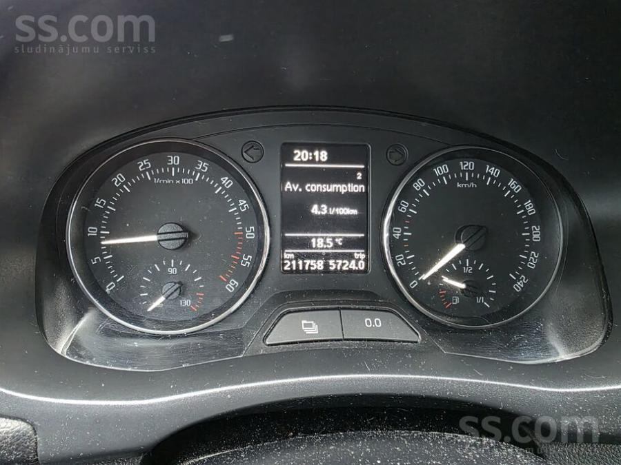 Grey Skoda Fabia 2014 in Riga, with an engine capacity of 1.60 L and mileage of 212 thousand km for 3000 €, photo 7 on AUTOMOTO.COM.LV