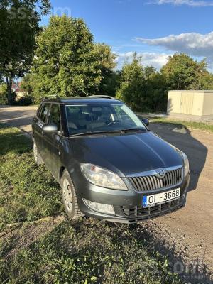 Pelēks Skoda Fabia 2014 Rēzekne, ar dzinēja tilpumu 1.60 L un nobraukumu 212 tūkst. km par 3100 €, foto 3 vietnē AUTOMOTO.COM.LV