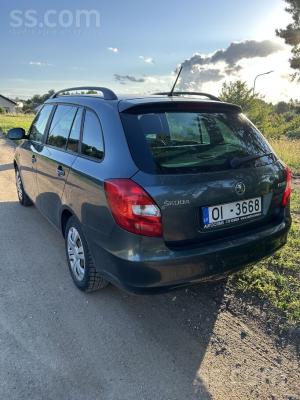 Pelēks Skoda Fabia 2014 Rēzekne, ar dzinēja tilpumu 1.60 L un nobraukumu 212 tūkst. km par 3100 €, foto 5 vietnē AUTOMOTO.COM.LV