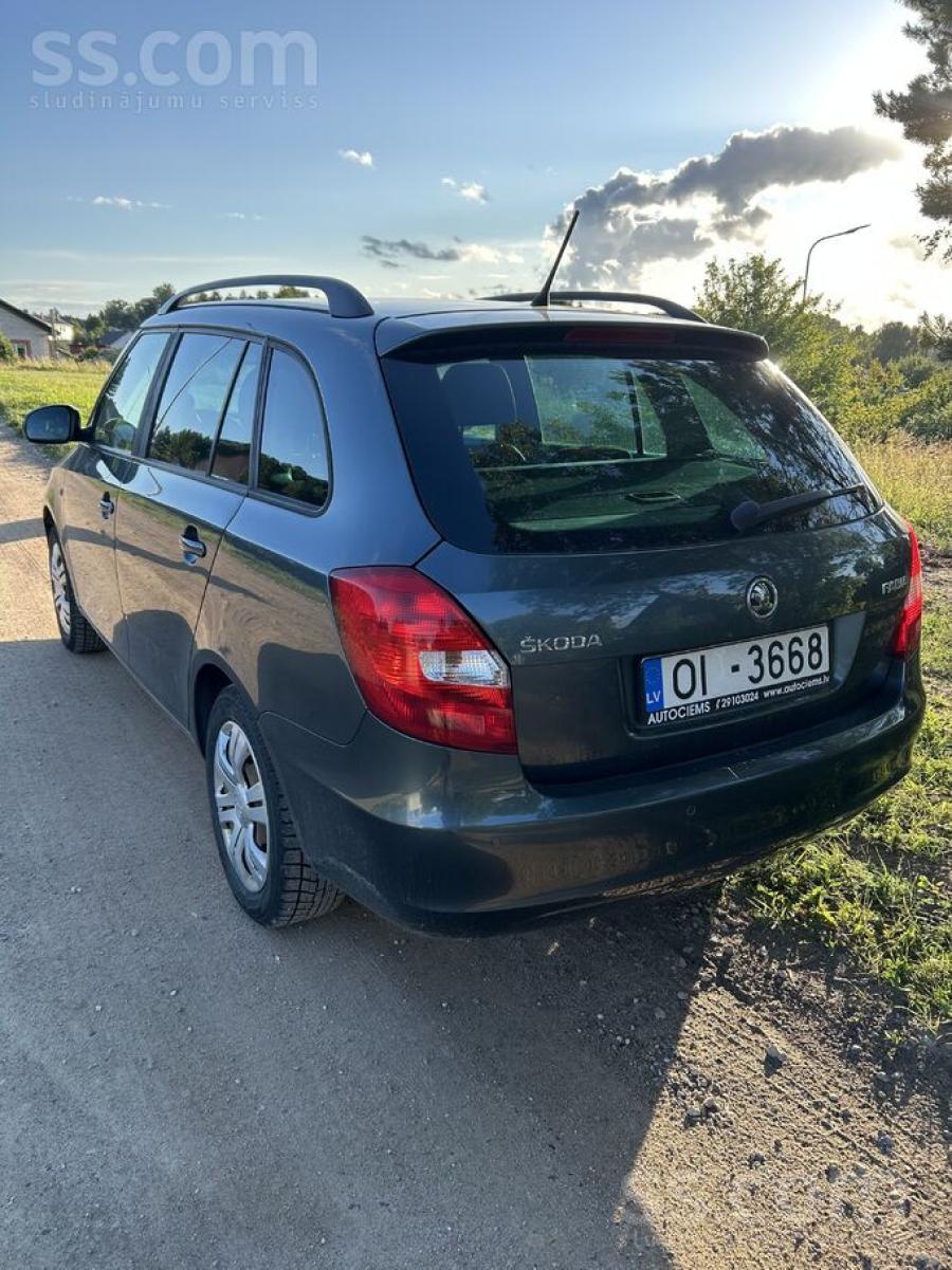 Pelēks Skoda Fabia 2014 Rēzekne, ar dzinēja tilpumu 1.60 L un nobraukumu 212 tūkst. km par 3100 €, foto 5 vietnē AUTOMOTO.COM.LV