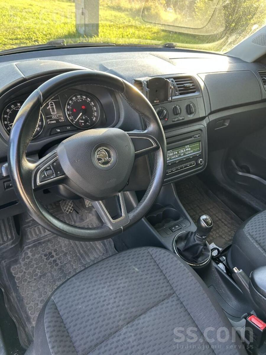 Pelēks Skoda Fabia 2014 Rēzekne, ar dzinēja tilpumu 1.60 L un nobraukumu 212 tūkst. km par 3100 €, foto 6 vietnē AUTOMOTO.COM.LV