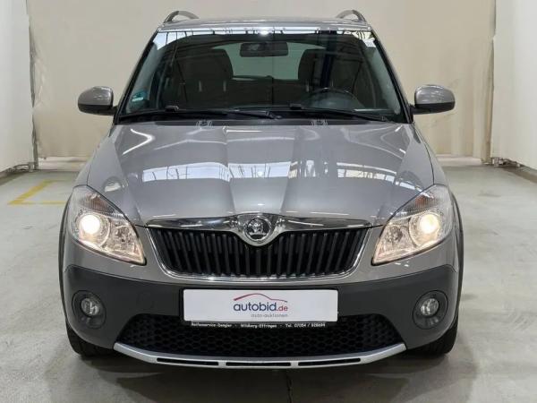 Grey Skoda Fabia 2014 in Limbazi, with an engine capacity of 1.20 L and mileage of 278 thousand km for 5950 €, photo 2 on AUTOMOTO.COM.LV