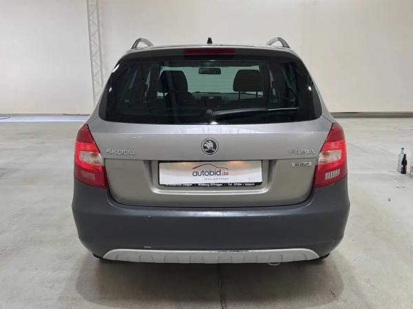 Grey Skoda Fabia 2014 in Limbazi, with an engine capacity of 1.20 L and mileage of 278 thousand km for 5950 €, photo 4 on AUTOMOTO.COM.LV