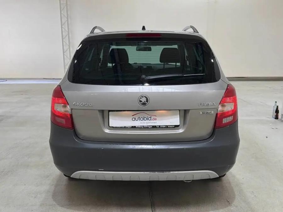 Grey Skoda Fabia 2014 in Limbazi, with an engine capacity of 1.20 L and mileage of 278 thousand km for 5950 €, photo 5 on AUTOMOTO.COM.LV
