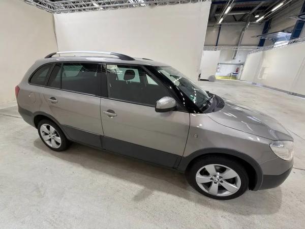 Grey Skoda Fabia 2014 in Limbazi, with an engine capacity of 1.20 L and mileage of 278 thousand km for 5950 €, photo 6 on AUTOMOTO.COM.LV