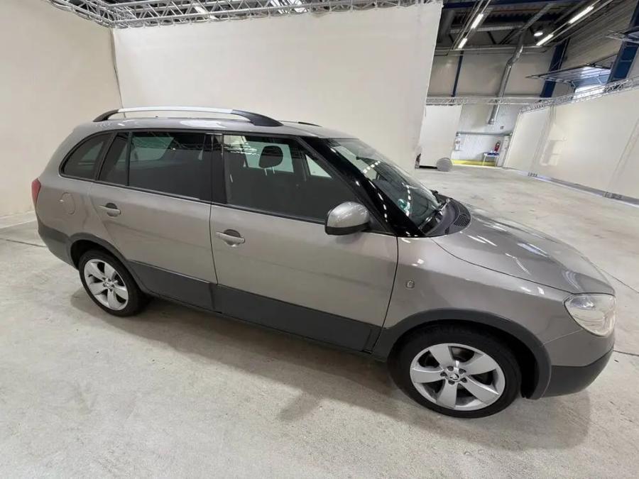 Grey Skoda Fabia 2014 in Limbazi, with an engine capacity of 1.20 L and mileage of 278 thousand km for 5950 €, photo 7 on AUTOMOTO.COM.LV