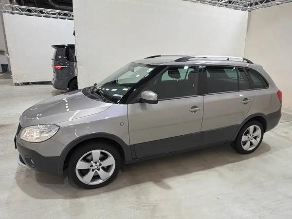 Grey Skoda Fabia 2014 in Limbazi, with an engine capacity of 1.20 L and mileage of 278 thousand km for 5950 €, photo 7 on AUTOMOTO.COM.LV