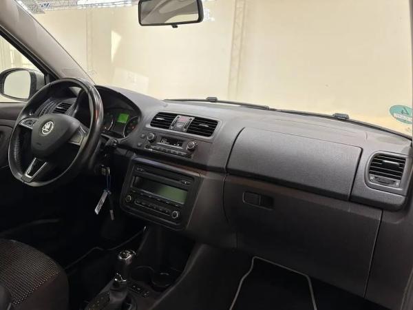Grey Skoda Fabia 2014 in Limbazi, with an engine capacity of 1.20 L and mileage of 278 thousand km for 5950 €, photo 10 on AUTOMOTO.COM.LV