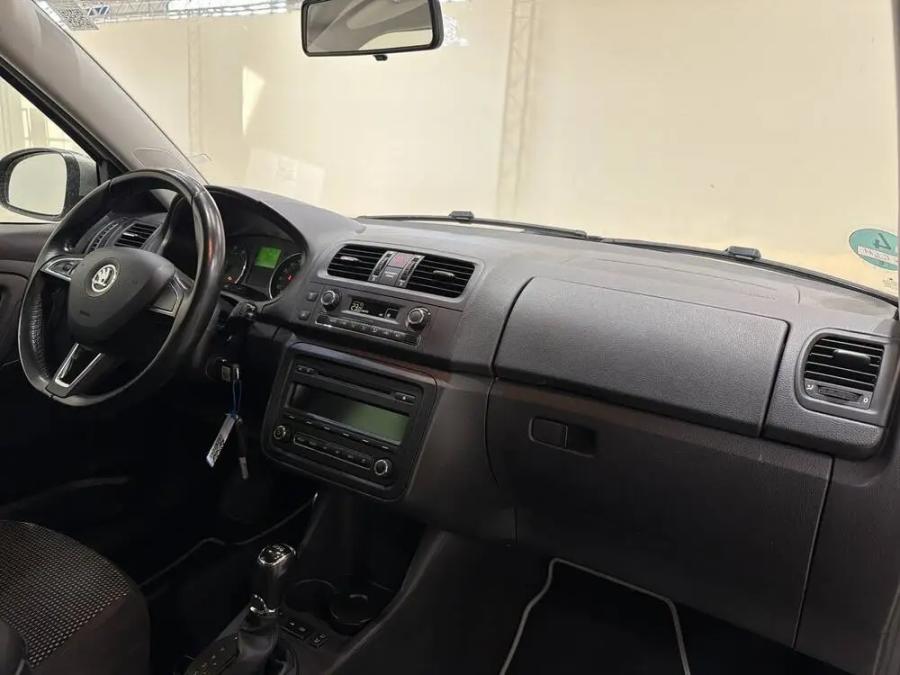 Grey Skoda Fabia 2014 in Limbazi, with an engine capacity of 1.20 L and mileage of 278 thousand km for 5950 €, photo 11 on AUTOMOTO.COM.LV