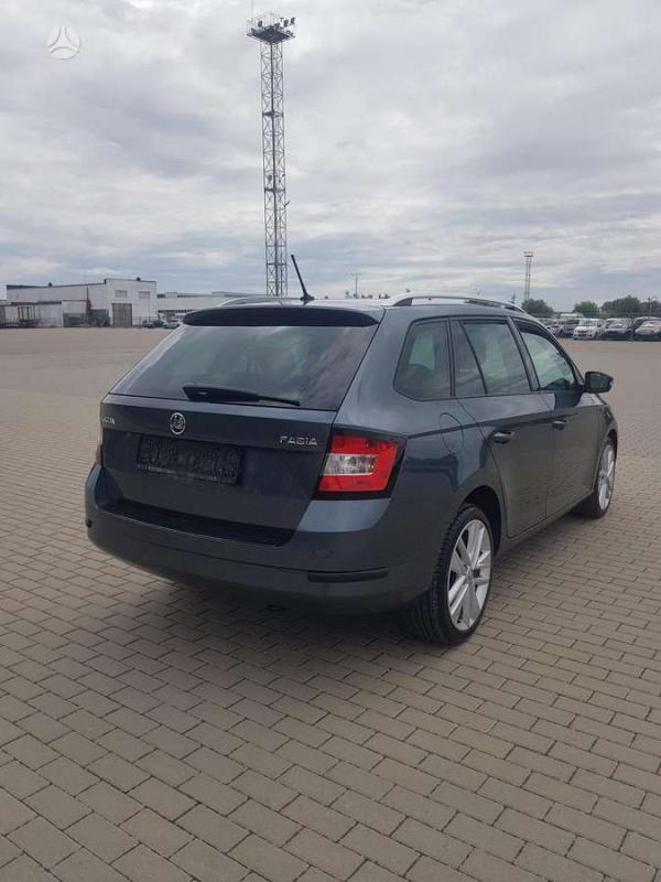 Grey Skoda Fabia 2015 in Marijampole, with an engine capacity of 1.60 L and mileage of 223 thousand km for 5550 €, photo 2 on AUTOMOTO.COM.LV