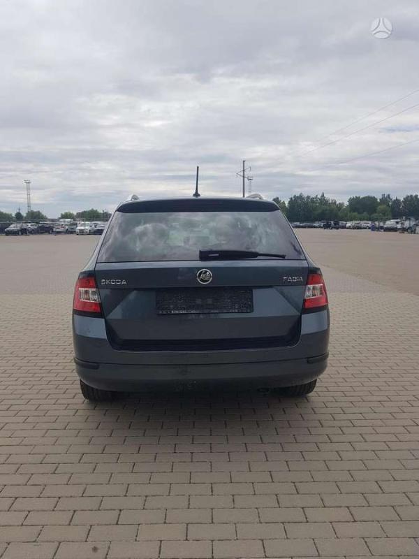 Grey Skoda Fabia 2015 in Marijampole, with an engine capacity of 1.60 L and mileage of 223 thousand km for 5550 €, photo 6 on AUTOMOTO.COM.LV