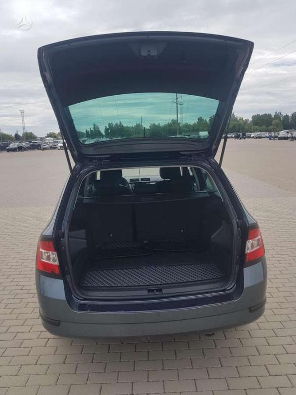 Grey Skoda Fabia 2015 in Marijampole, with an engine capacity of 1.60 L and mileage of 223 thousand km for 5550 €, photo 7 on AUTOMOTO.COM.LV