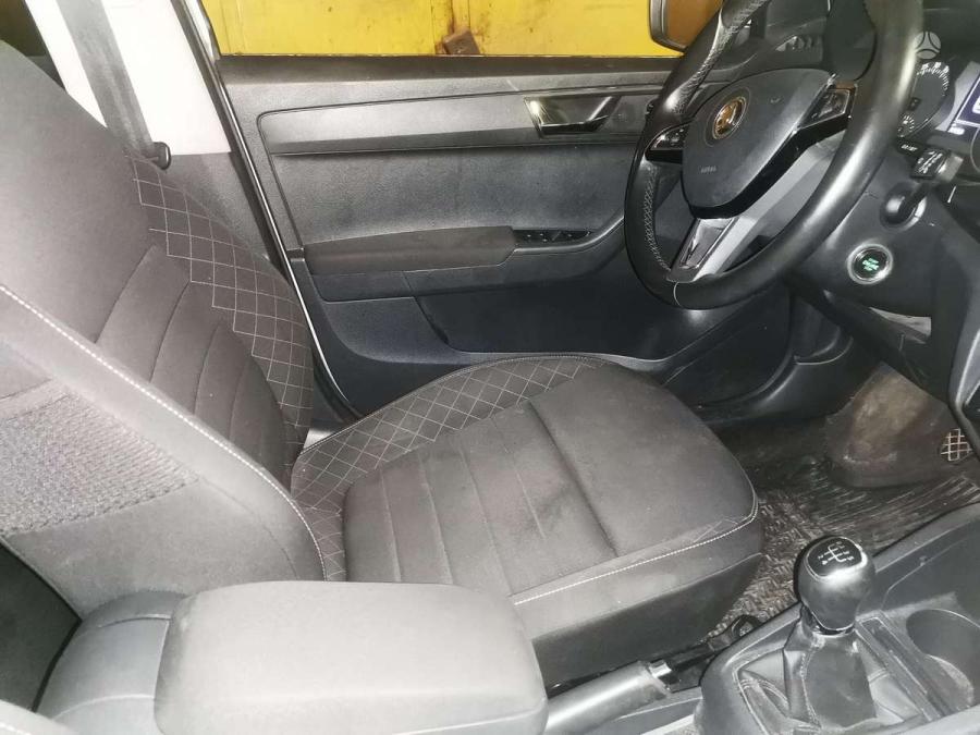Pelēks Skoda Fabia 2015 Šalčininkai, ar dzinēja tilpumu 1.42 L un nobraukumu 235 tūkst. km par 2100 €, foto 5 vietnē AUTOMOTO.COM.LV