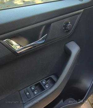 Pelēks Skoda Fabia 2015 Tallina, ar dzinēja tilpumu 1.20 L un nobraukumu 169 tūkst. km par 5999 €, foto 13 vietnē AUTOMOTO.COM.LV