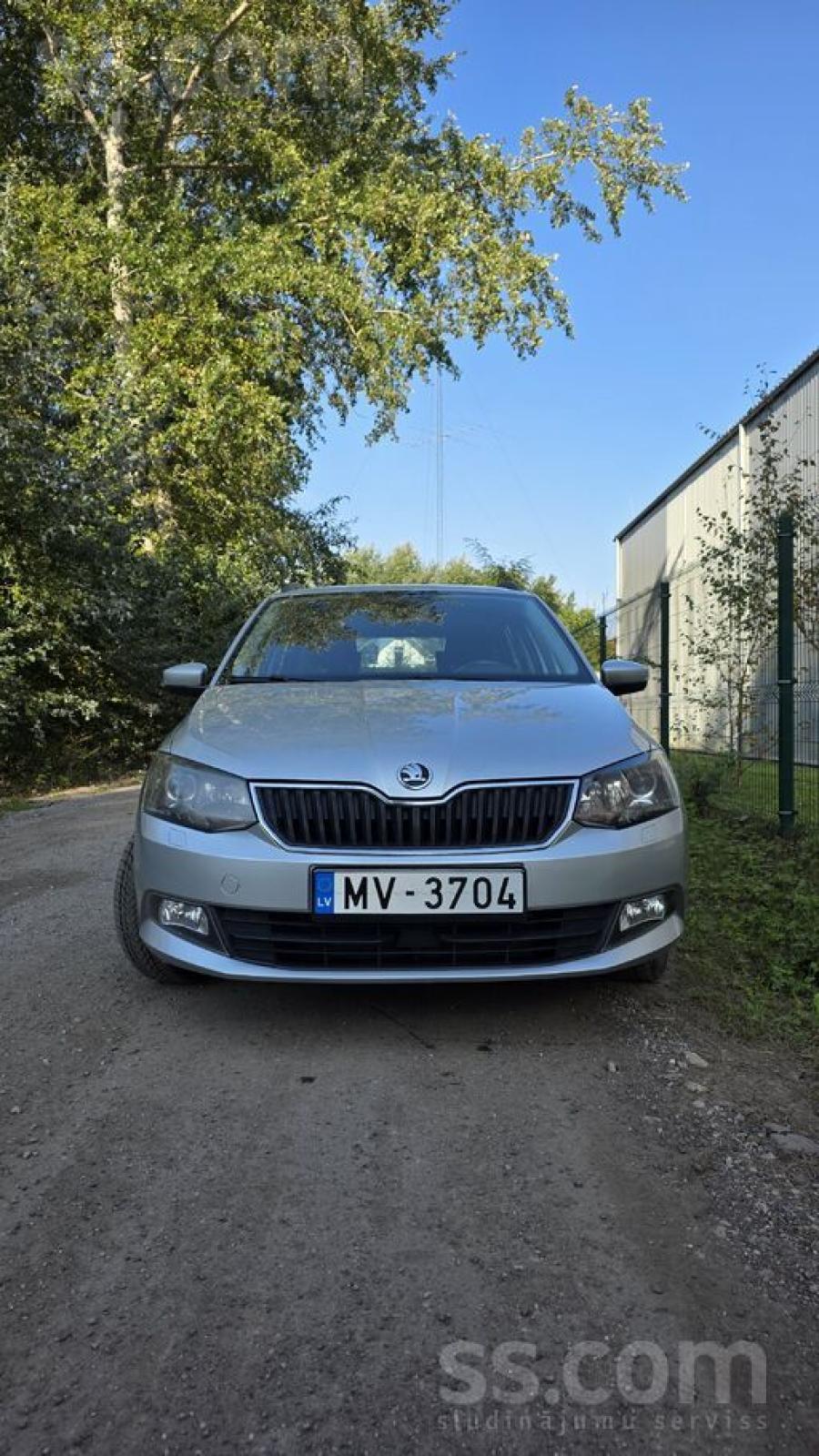 Grey Skoda Fabia 2015 in Riga, with an engine capacity of 1.40 L and mileage of 254 thousand km for 4200 €, photo 5 on AUTOMOTO.COM.LV