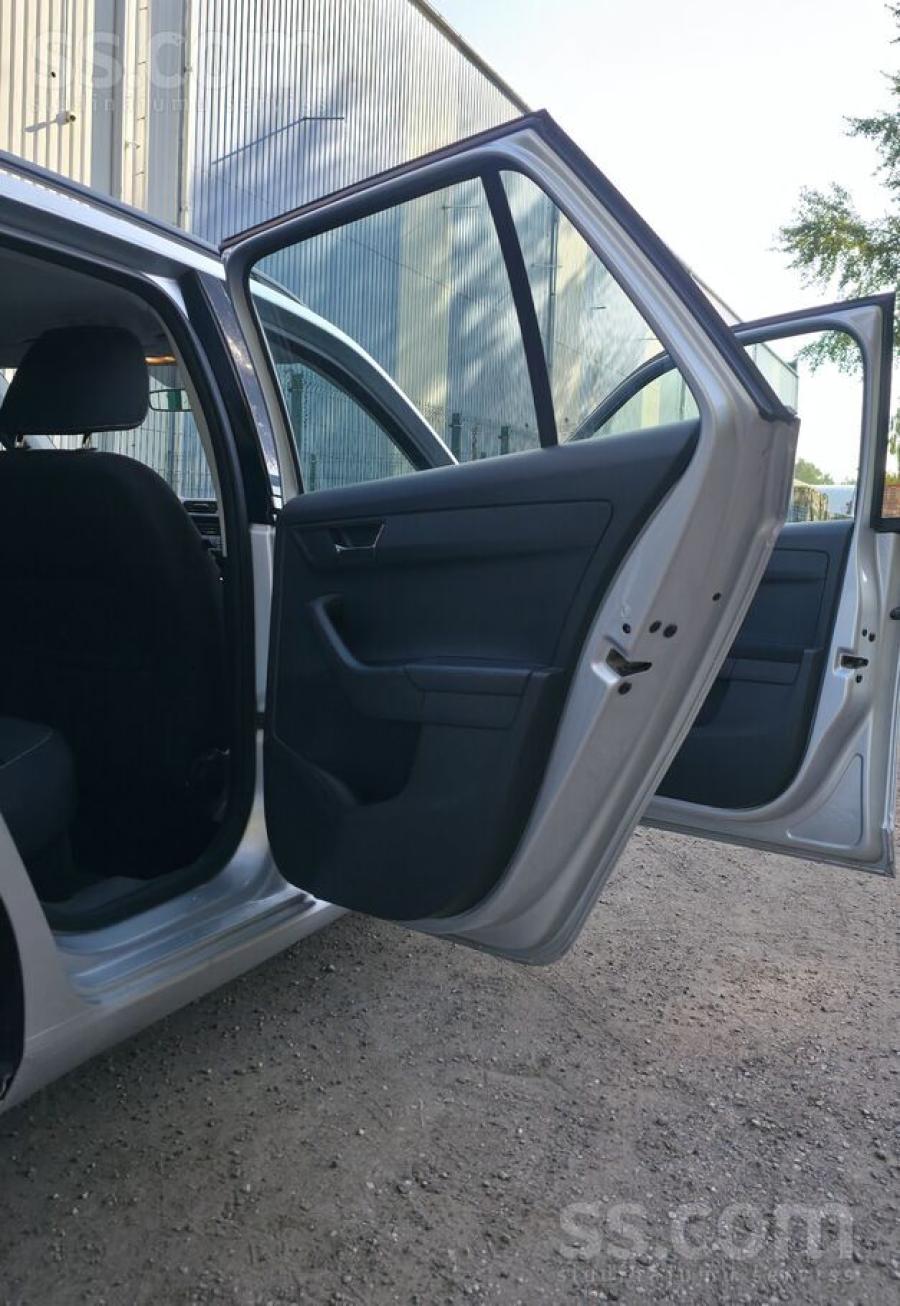 Grey Skoda Fabia 2015 in Riga, with an engine capacity of 1.40 L and mileage of 254 thousand km for 4200 €, photo 15 on AUTOMOTO.COM.LV