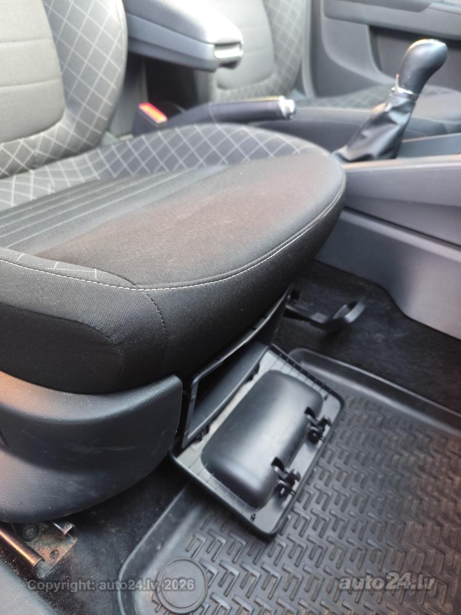 Grey Skoda Fabia 2015 in Tartu, with an engine capacity of 1.20 L and mileage of 229 thousand km for 6490 €, photo 15 on AUTOMOTO.COM.LV