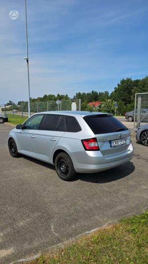 Pelēks Skoda Fabia 2016 Viļņa, ar dzinēja tilpumu 1.20 L un nobraukumu 227 tūkst. km par 4250 €, foto 5 vietnē AUTOMOTO.COM.LV