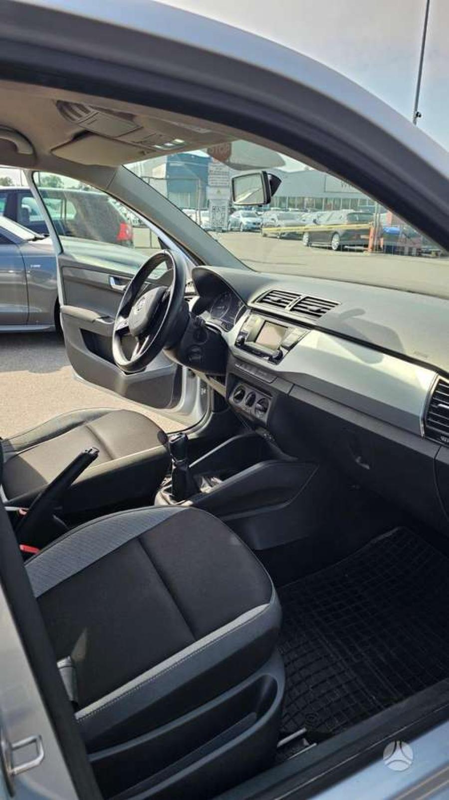 Pelēks Skoda Fabia 2016 Viļņa, ar dzinēja tilpumu 1.20 L un nobraukumu 227 tūkst. km par 4250 €, foto 8 vietnē AUTOMOTO.COM.LV